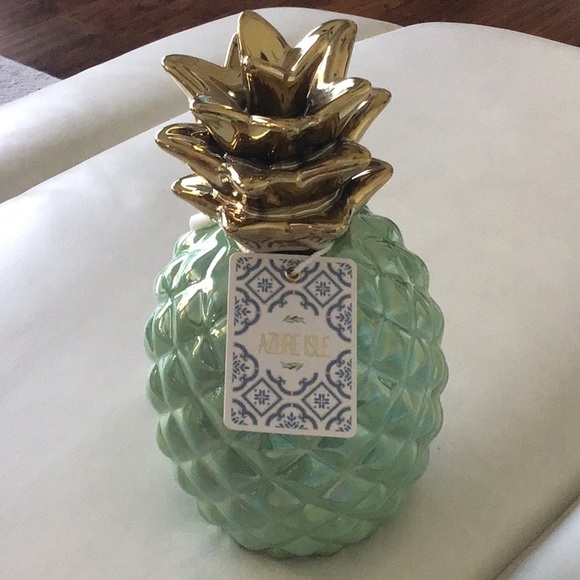 Azure Isle | Accents | Ceramic Pineapple Figurine Azure Isle | Poshmark